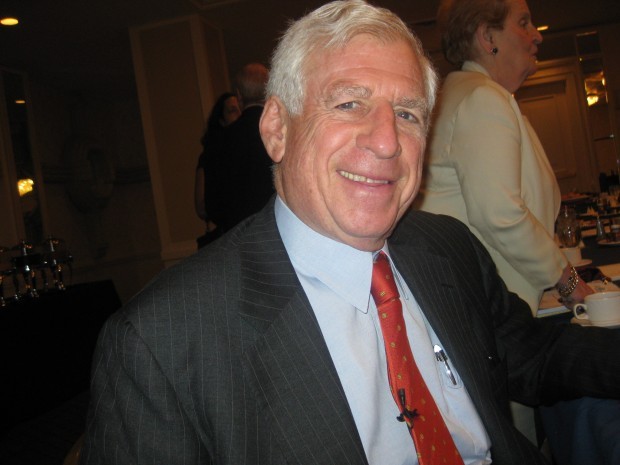 Danforth offers Romney aid in dealing with anti-Mormon element