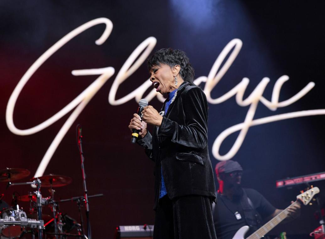 Queens rule St. Louis as four legends sing at Enterprise Center