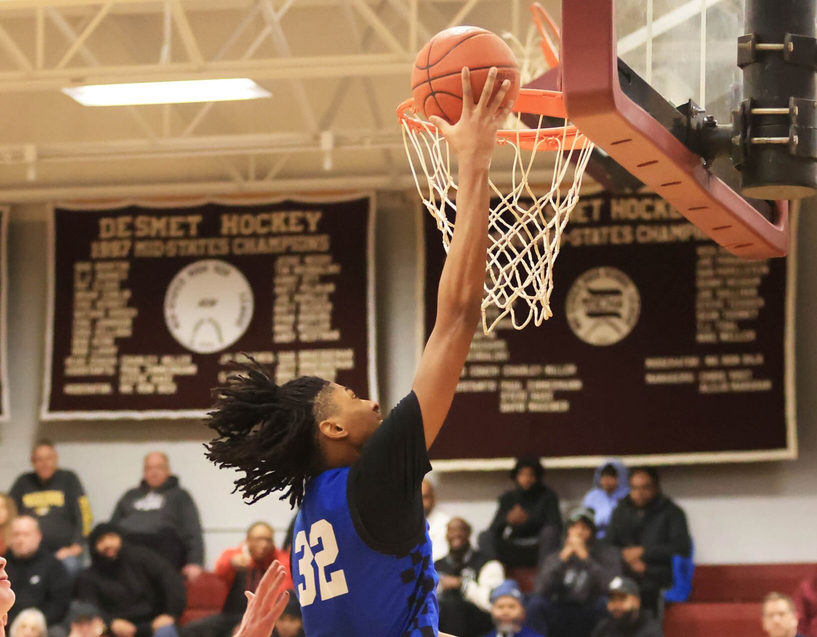 Vashon starts fast, rolls past De Smet in battle of area powers