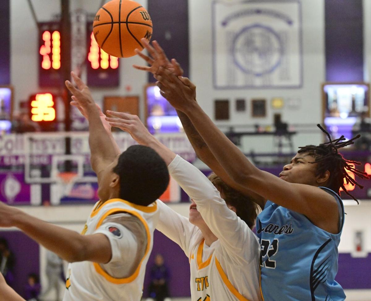 The Woodlands Christian staves off Belleville East to reach title game ...