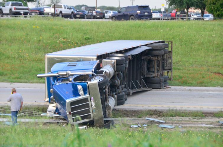 Millions of dimes spill after truck rolls in Texas