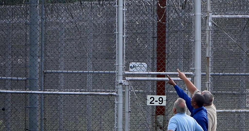 Inmate escapes from St. Louis jail after guard left gate open