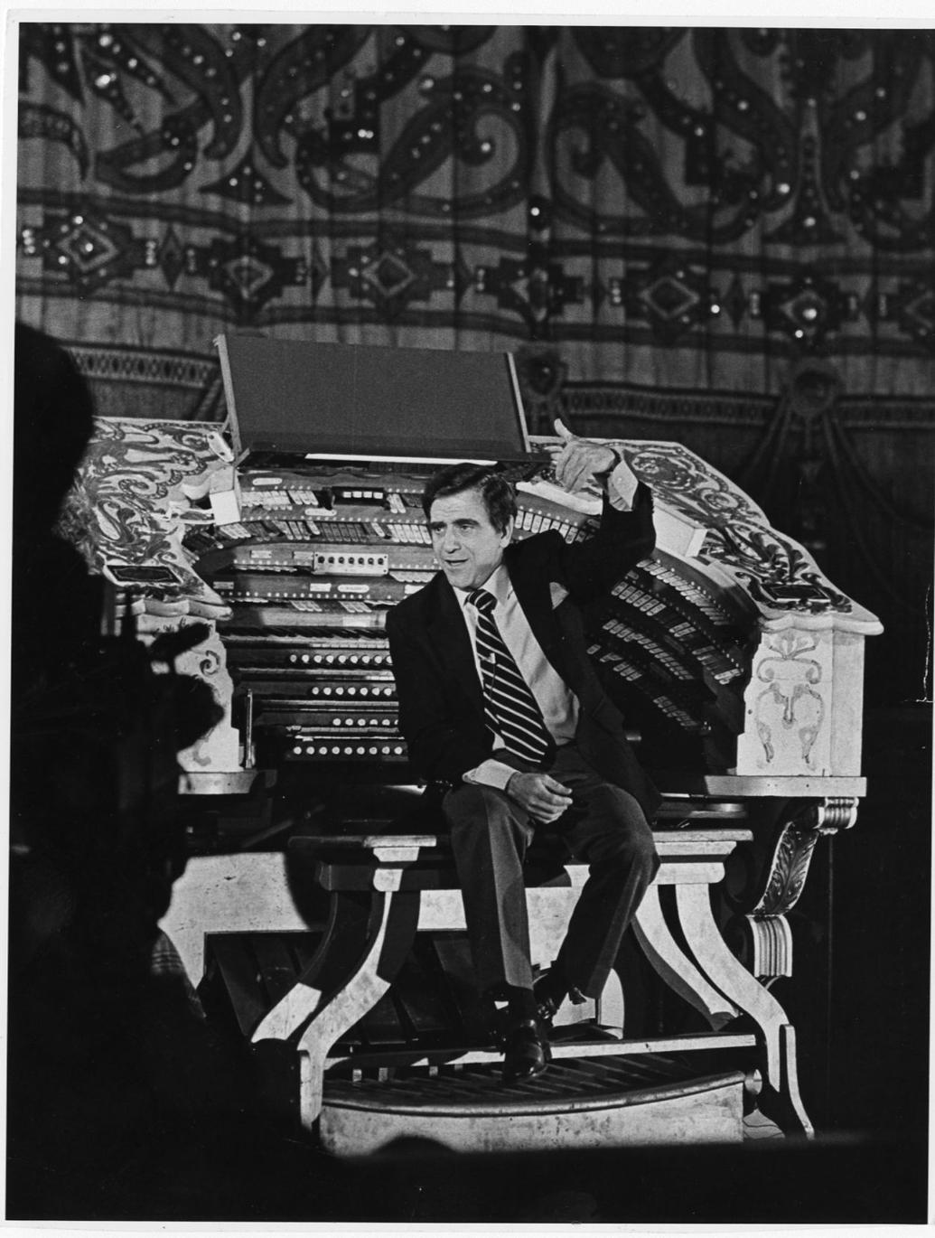 At 70, organist marks 20 years at the Chase cinema in St. Louis