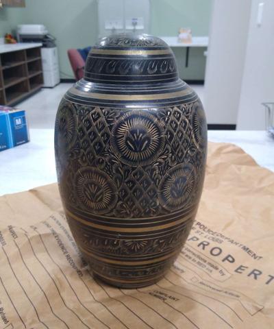 Urn found on St. Louis golf course, police searching for person who lost it
