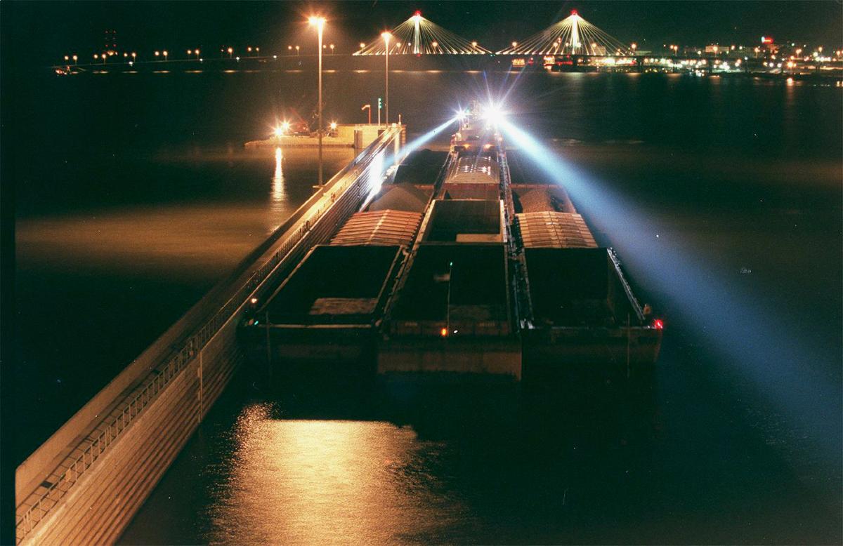 Mississippi River closed to vessel traffic near St. Louis after lock damage