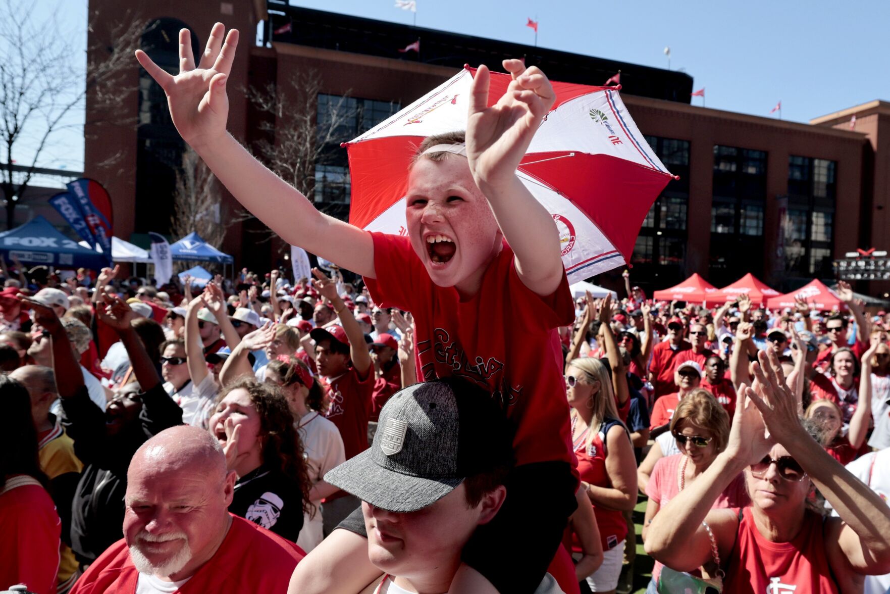 Cardinals fans gush about JJ Wetherholt on opening day