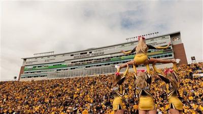 Mizzou Golden Girls and cheerleaders