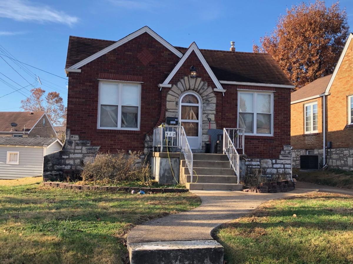 Florissant man linked to romance scam that bilked elderly men, women of ...