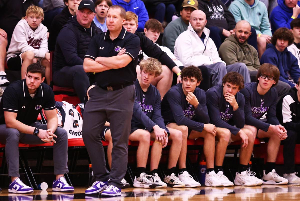 Breese Central stymied by Benton, loses in tense sectional title game