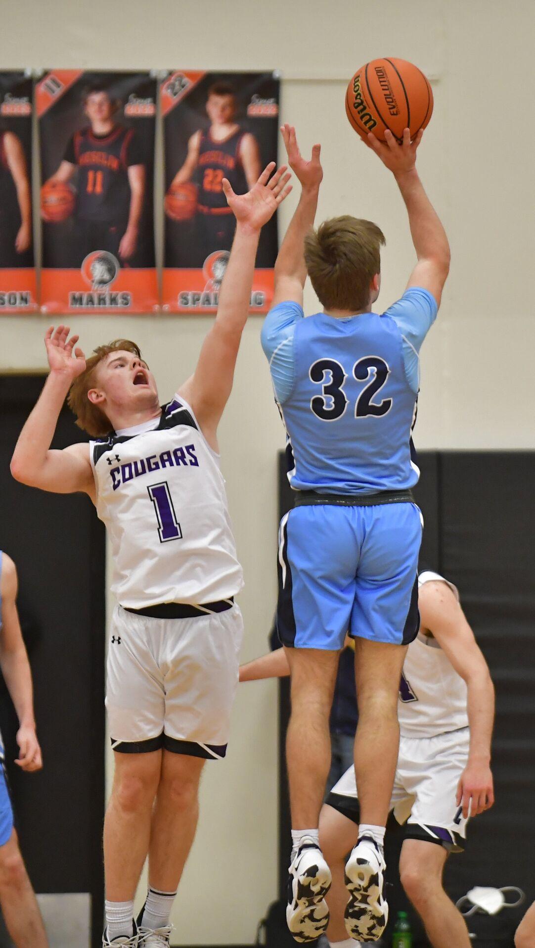 Breese Central clamps down on rival Mater Dei to win 2A regional title