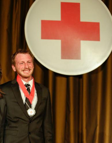 Stranger helps save woman near death along the side of Interstate 55