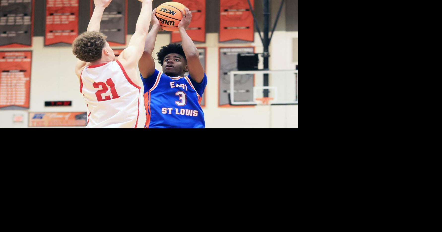 Phillip Jones switches roles, helps East St. Louis surge past Centralia ...