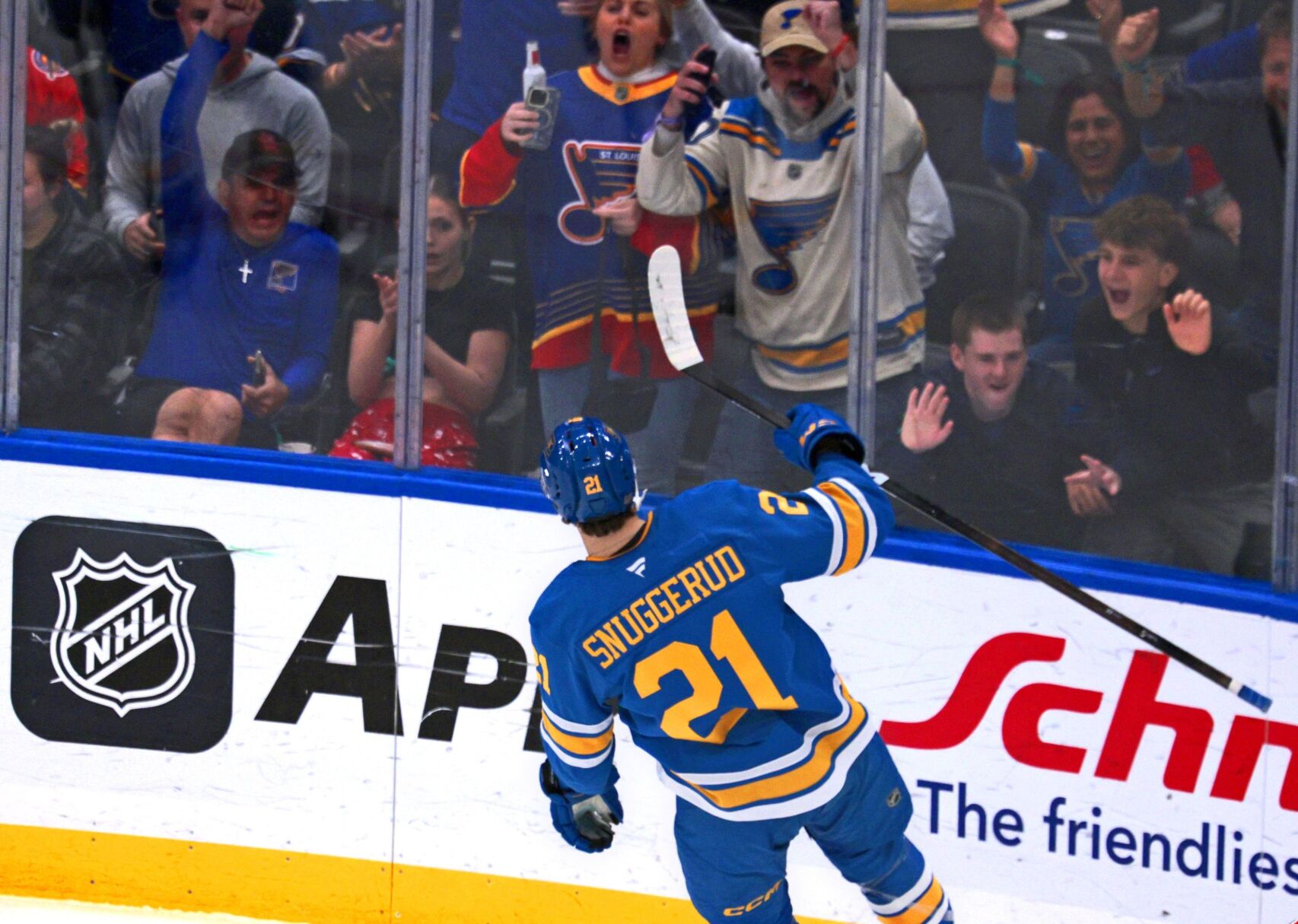 Blues lose high-scoring game in shootout against Flyers, 6-5