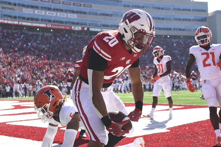 Illinois vs. Wisconsin Badgers football video highlights, live updates ...