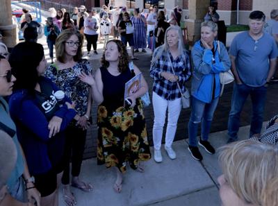 Editorial: Never mind Missouri's library censorship. That guy in makeup ...