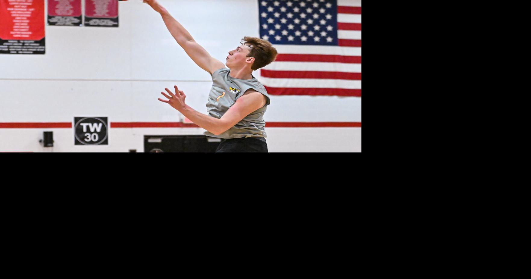 Boys volleyball spotlight: Curcuru's play for Oakville is no laughing ...