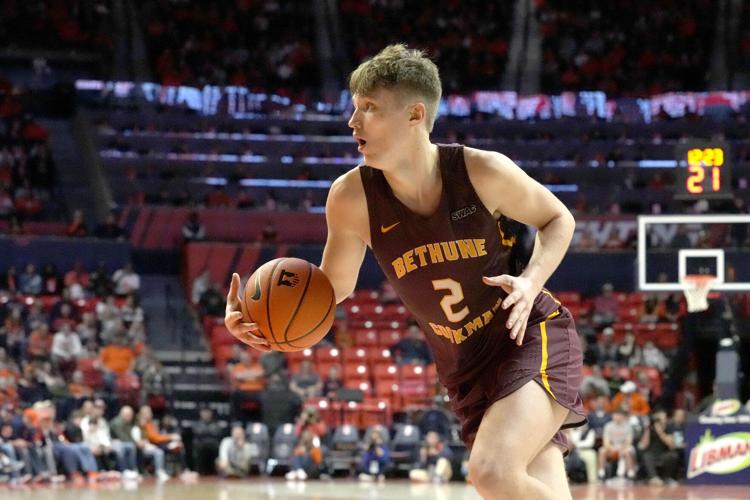 Brad Underwood raves about Illinois basketball's new starters Dain ...