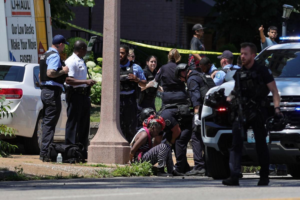 St. Louis police officers injured during standoff with woman on South Grand