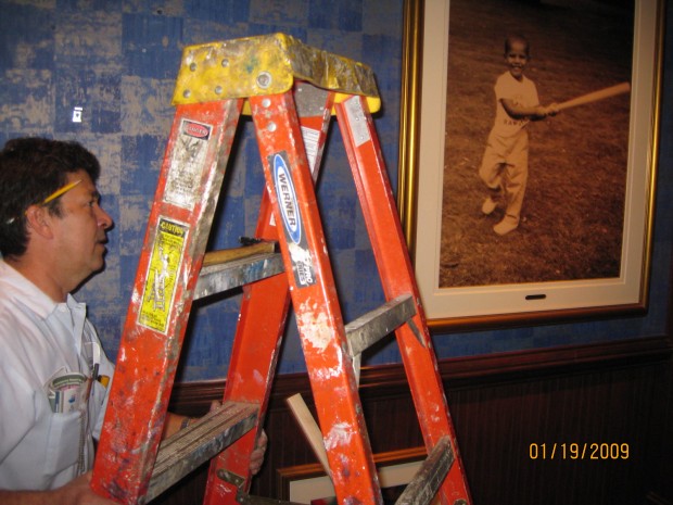 D.C. bar honors Obama's sports (yes, even bowling)