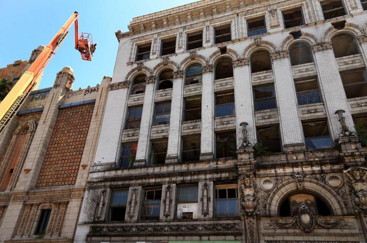 Landmark Murphy Building in East St. Louis largely reduced to rubble