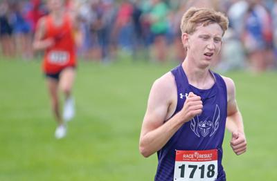 Boys cross country: Riley Hansen paces Stoughton at Midwest ...