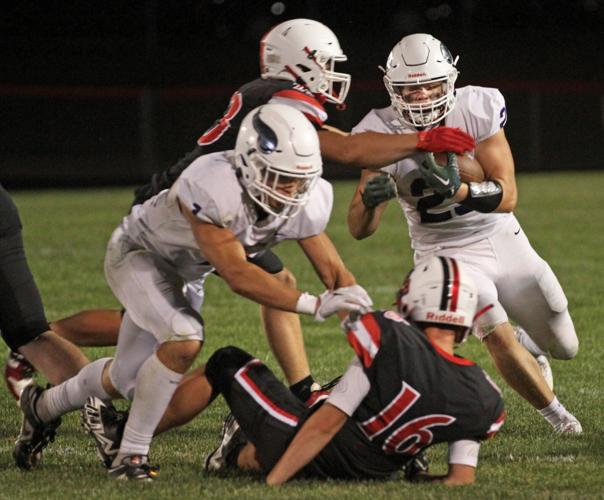 Football: No. 4 Mount Horeb runs past No. 8 Stoughton in battle of ...