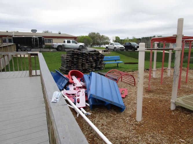 Fox Prairie gets new playground | schools | stoughtonnews.com