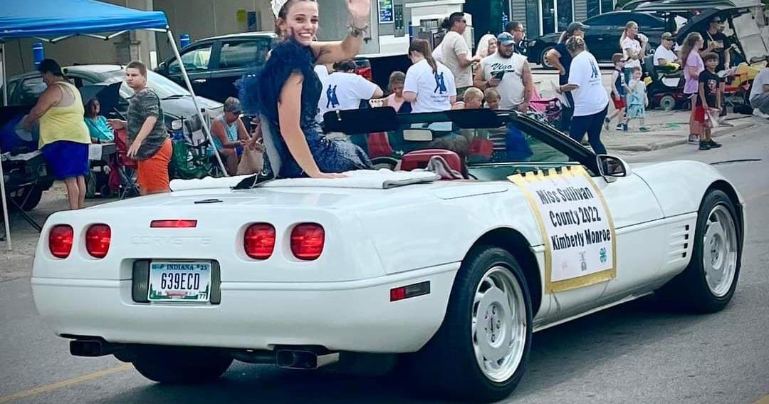 Royal wave at Corn Festival parade | News | sullivan-times.com