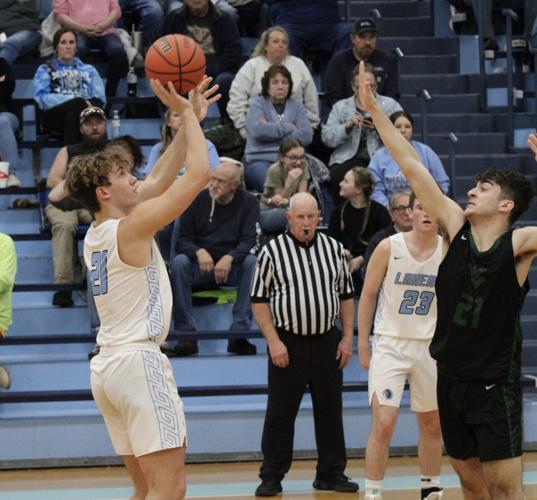 Big plays send Lakers to win No. 13 | Sports | sullivan-times.com