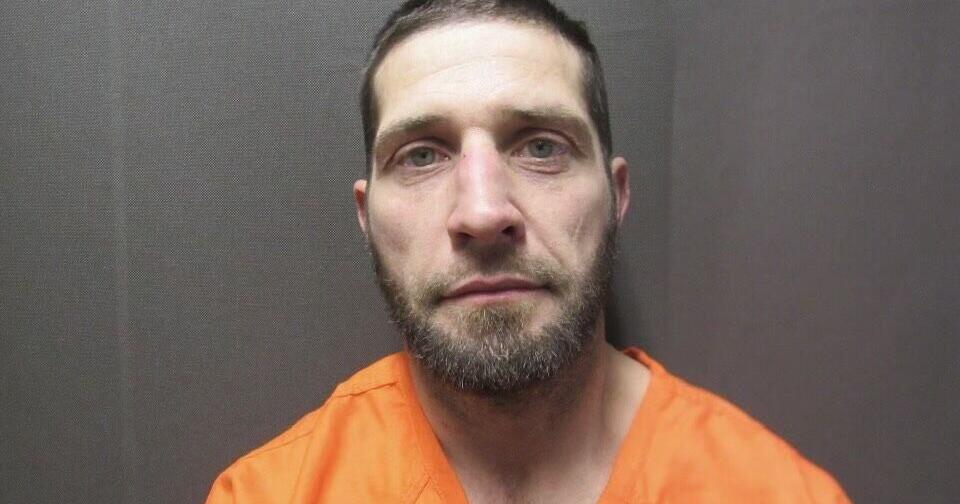 Sullivan man in custody after a foot pursuit | News | sullivan-times.com