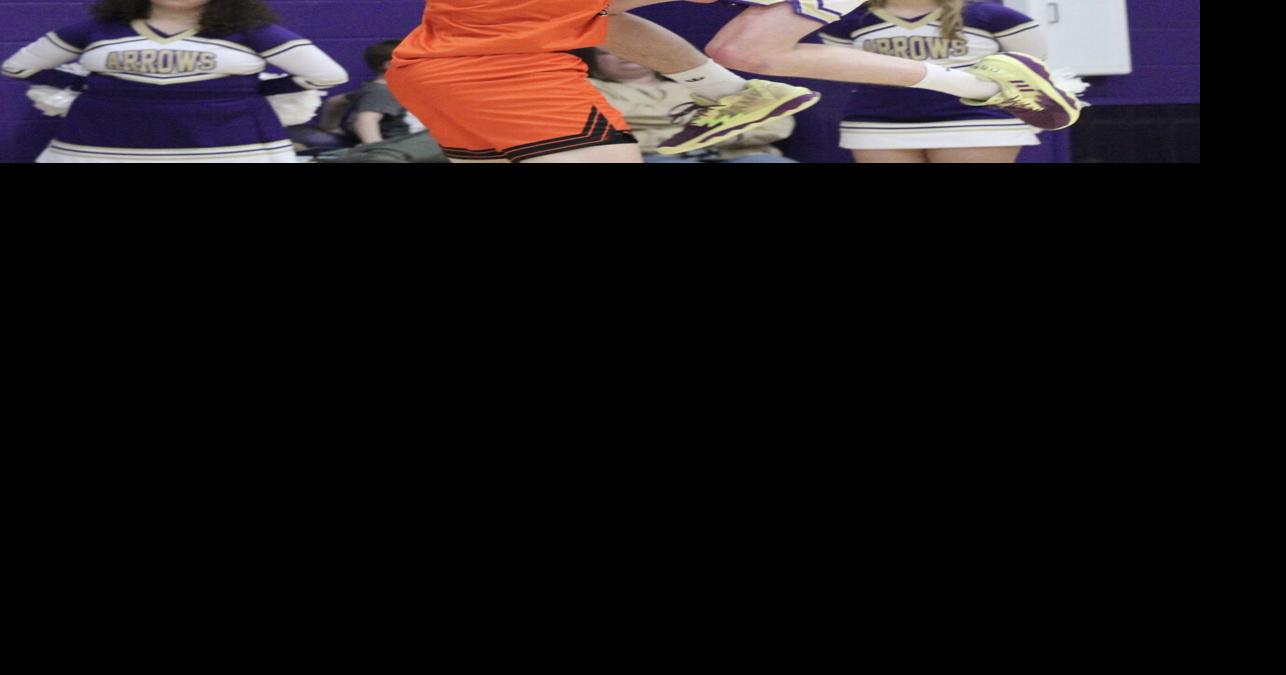 Arrows can’t keep pace in regular season finale | Sports | sullivan ...