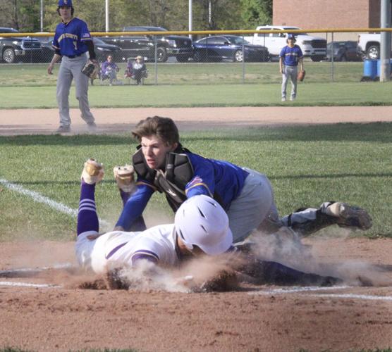 Arrows use crooked numbers for conference win | Sports | sullivan-times.com