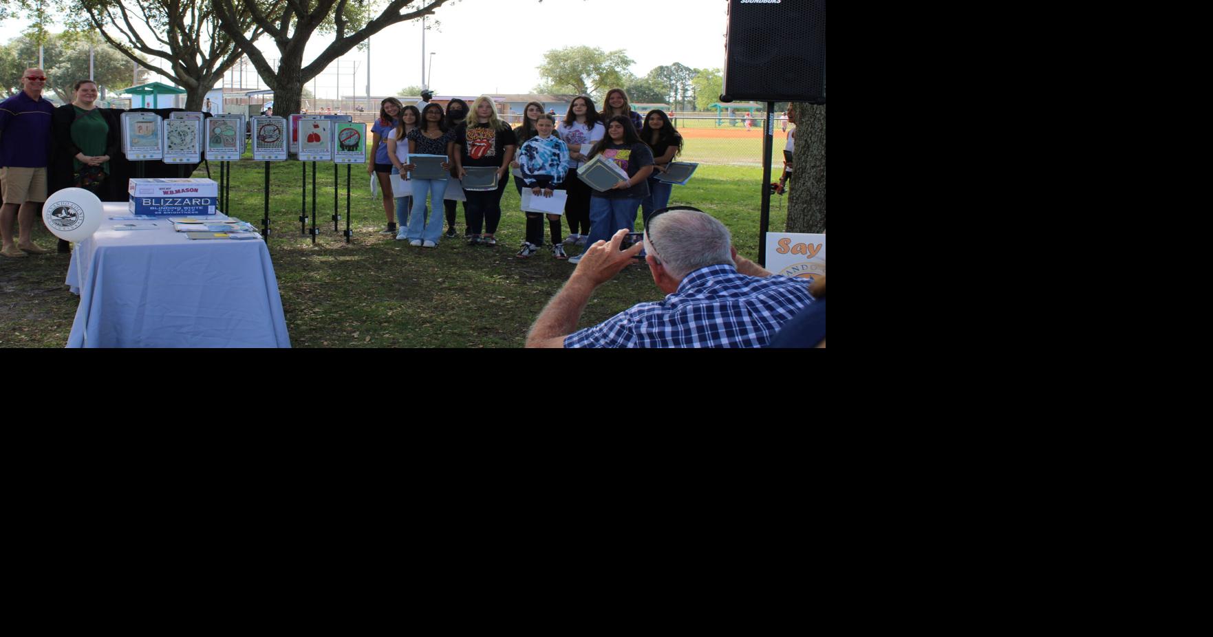Students show talents with ‘no-smoking’ signs for parks | News ...