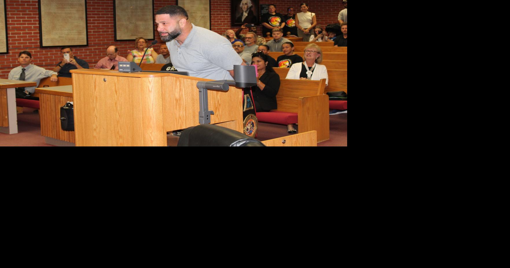 Commission honors boxer on entry into Florida Boxing Hall of Fame ...