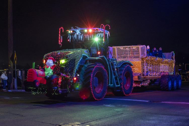 PHOTOS: Christmas lighted parades in Sunnyside | Entertainment ...