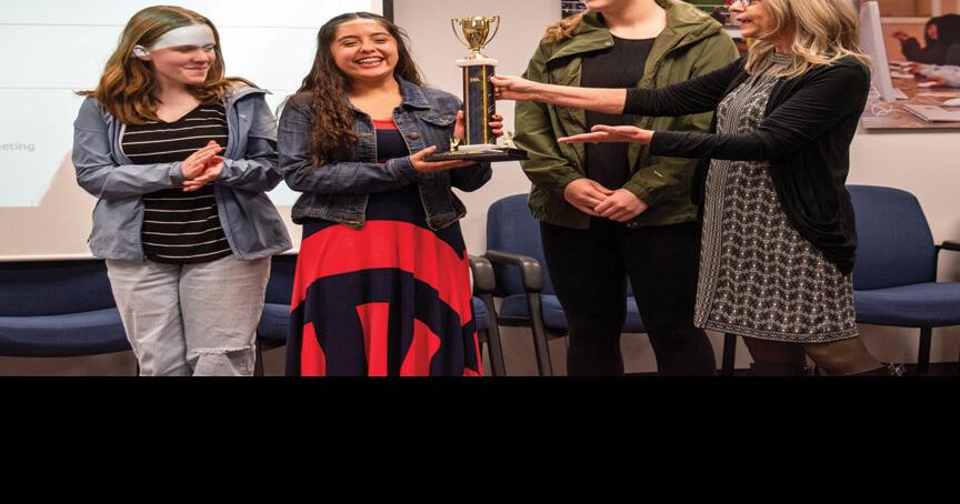 School Board recognizes staff, students | Education | sunnysidesun.com