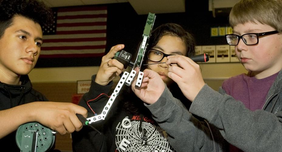 Middle school robotics teams win awards | News | sunnysidesun.com