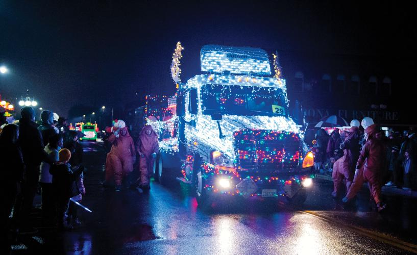 Lighted parade draws large crowd, entries | Community | sunnysidesun.com