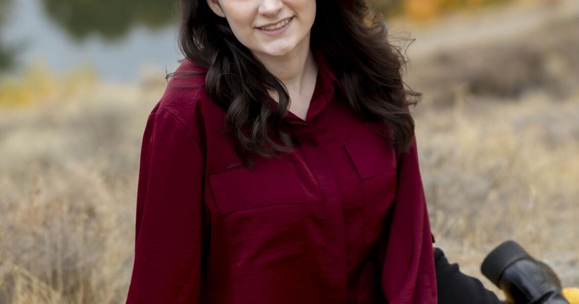 Candace Sambrano | Graduation | sunnysidesun.com
