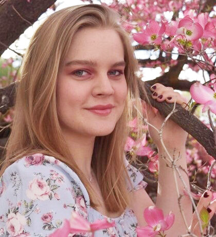 Sunnyside graduate Sara Waywell wins second theatre scholarship ...
