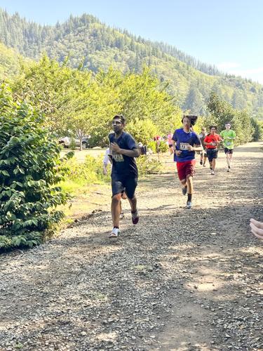Grizzly runners get muddy at Ultimook race | Sports | sunnysidesun.com