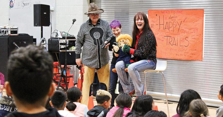 Cowboy Buck and Elizabeth highlight of family night | News ...