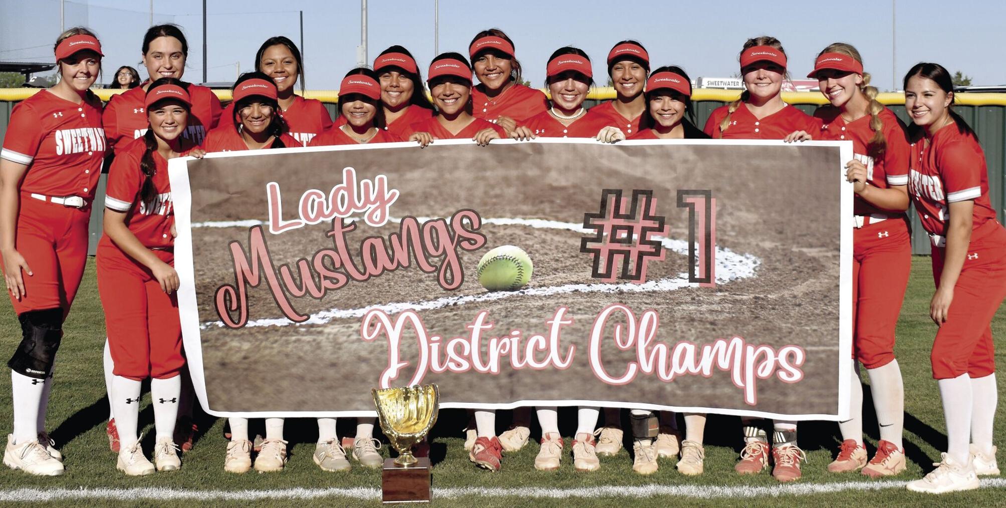 Lady Mustangs celebrate district championship | | sweetwaterreporter.com