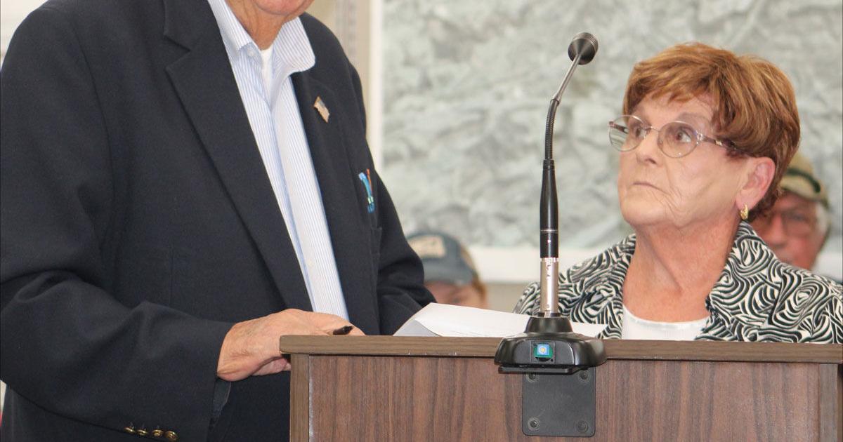 Marion council honors Alice Neel, Dennis Johnson as Extra Milers