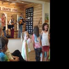 Kovick leads interactive event at store