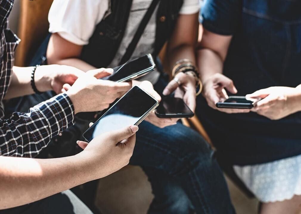 Some online influencers aim to help social media addicts