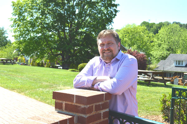 Ex-mayor looks to become top dog in Abingdon