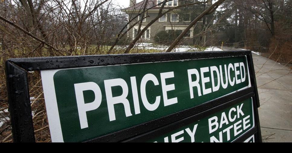 Home sellers cutting prices as spring buying season starts