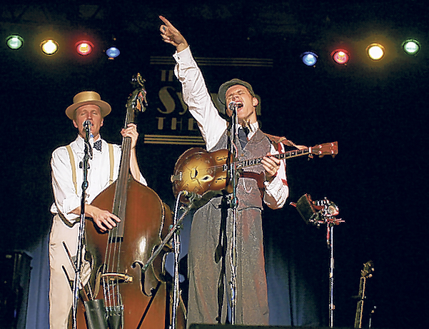 Two Man Gentleman Band Reawakens Style of 1920s, '30s