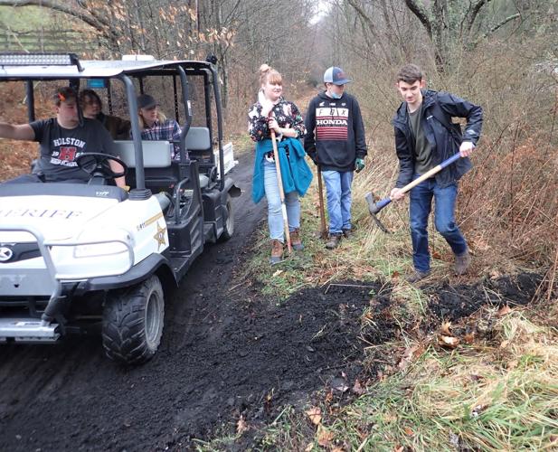 Students from Holston High volunteer in Damascus